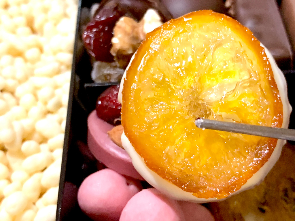 We tried a gourmet chocolate bento box worth 2,700 yen, and every bite ...