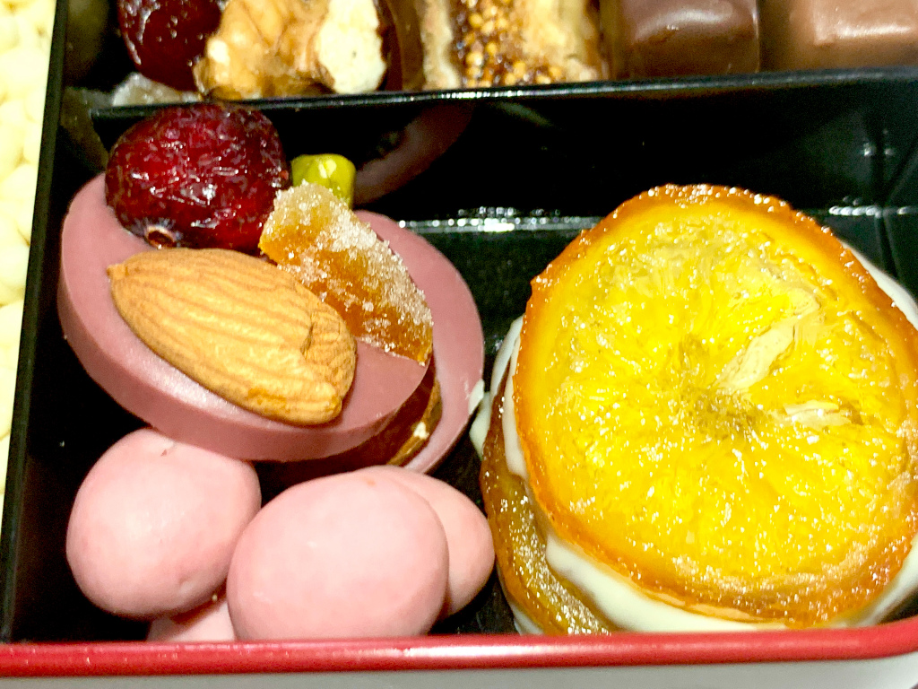 We tried a gourmet chocolate bento box worth 2,700 yen, and every bite ...