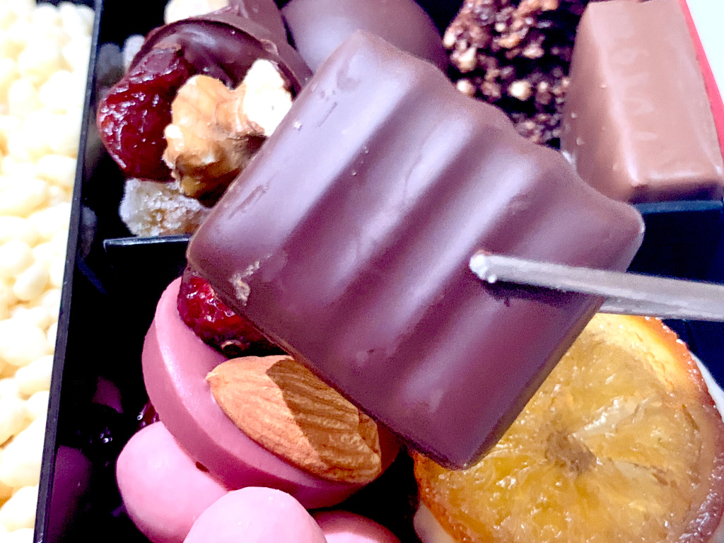 We tried a gourmet chocolate bento box worth 2,700 yen, and every bite ...