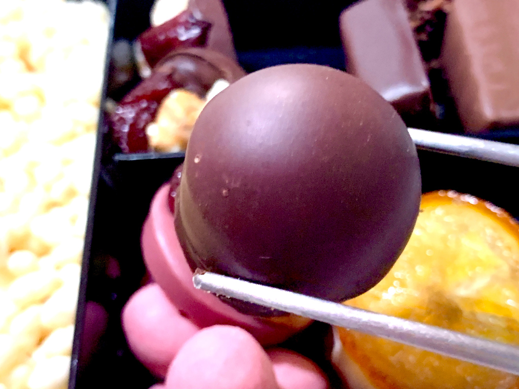 We tried a gourmet chocolate bento box worth 2,700 yen, and every bite ...