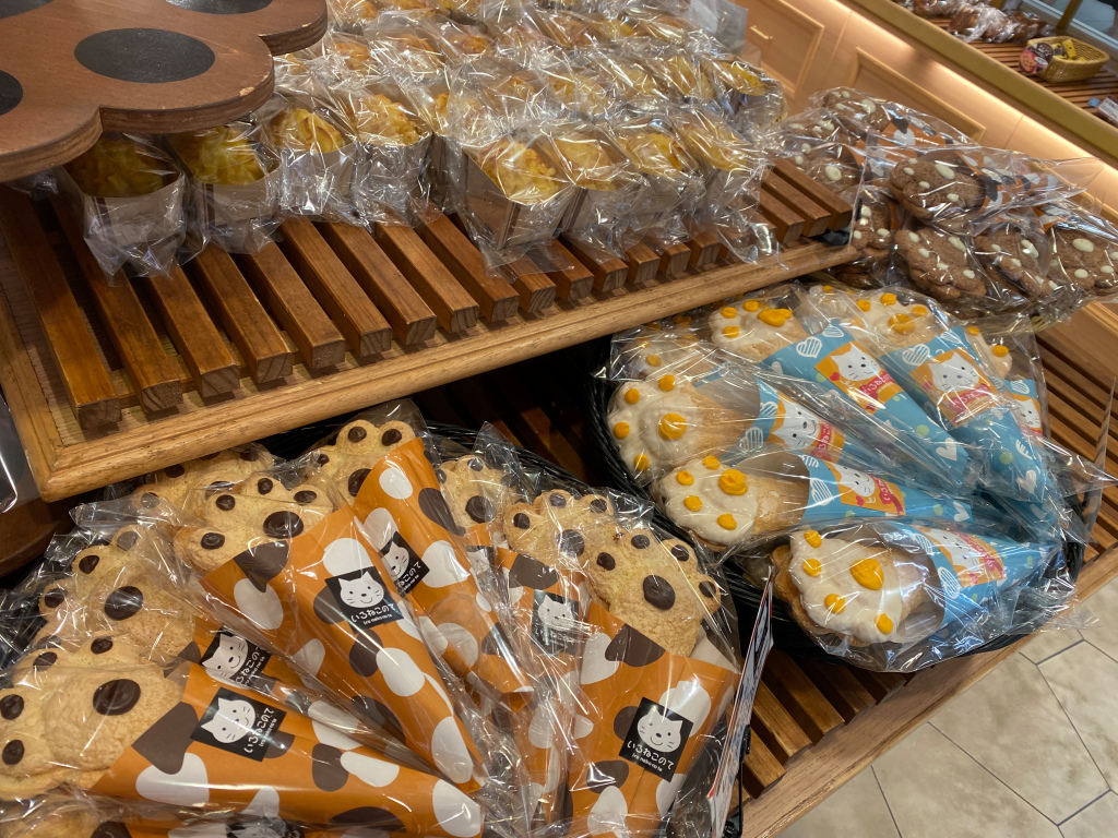 A visit to Japan’s adorable cat bread cafe to try their trendy new cat ...