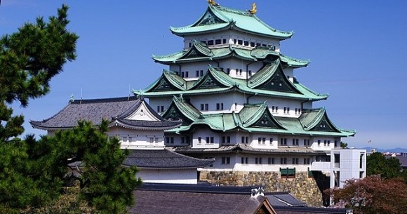 Mythical Japanese beast statues fly through air on copter ride back to ...