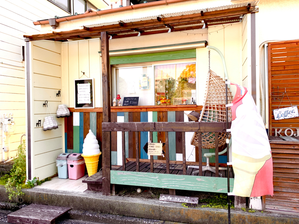 Tokyo cafe serves special drinks and desserts for your anime crush ...