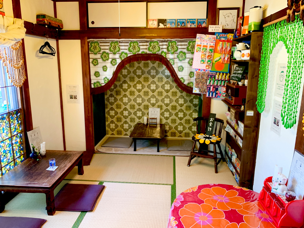 Tokyo cafe serves special drinks and desserts for your anime crush ...