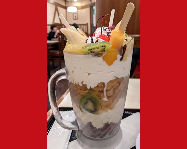 Japan’s Super Colossal Mega Parfait is so freakishly huge it comes in a ...