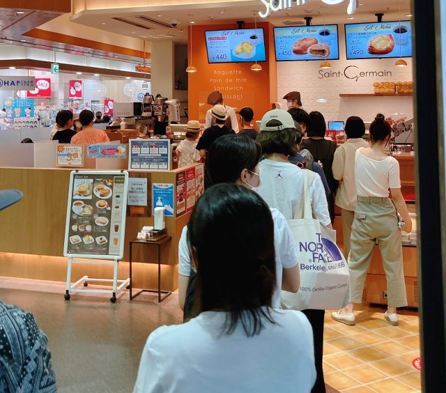 Mr. Sato stuffs himself at an all-you-can-eat bakery event and ascends ...