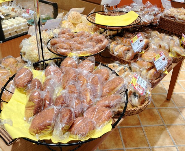 Mr. Sato stuffs himself at an all-you-can-eat bakery event and ascends ...