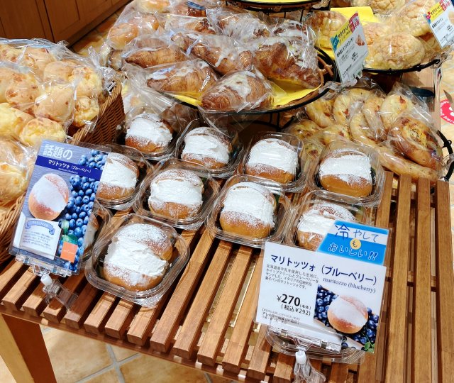 Mr. Sato stuffs himself at an all-you-can-eat bakery event and ascends ...