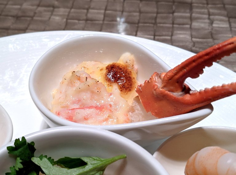 We try a Tokyo luxury hotel’s fancy Cup Noodle buffet items, eat best ...