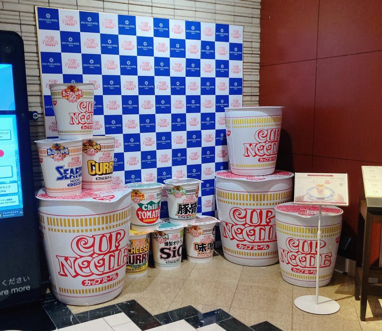 We try a Tokyo luxury hotel’s fancy Cup Noodle buffet items, eat best ...