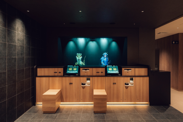 Samurai, ninja, and anime butlers join dinosaur staff at Tokyo’s “Weird ...