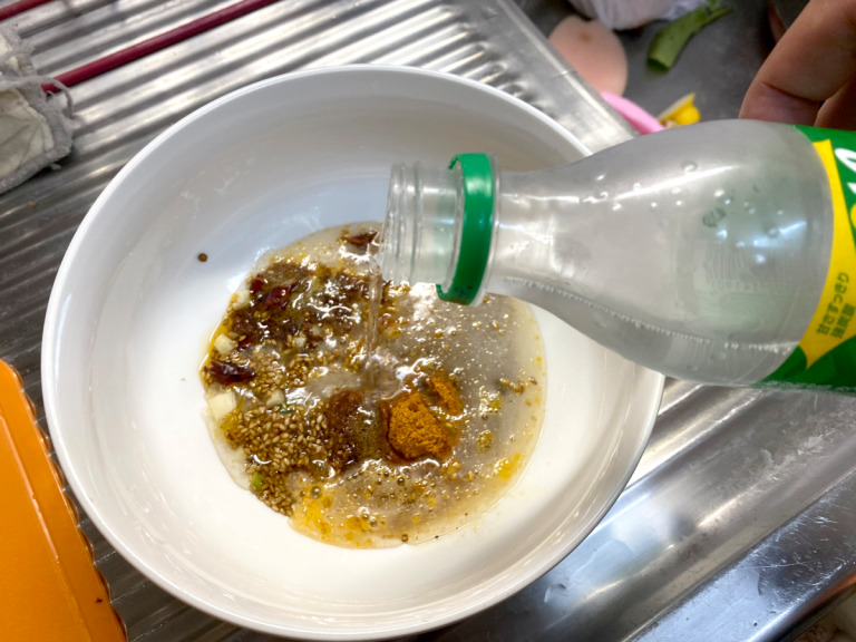 We try a viral Chinese TikTok recipe for spicy ramen using Sprite soda ...