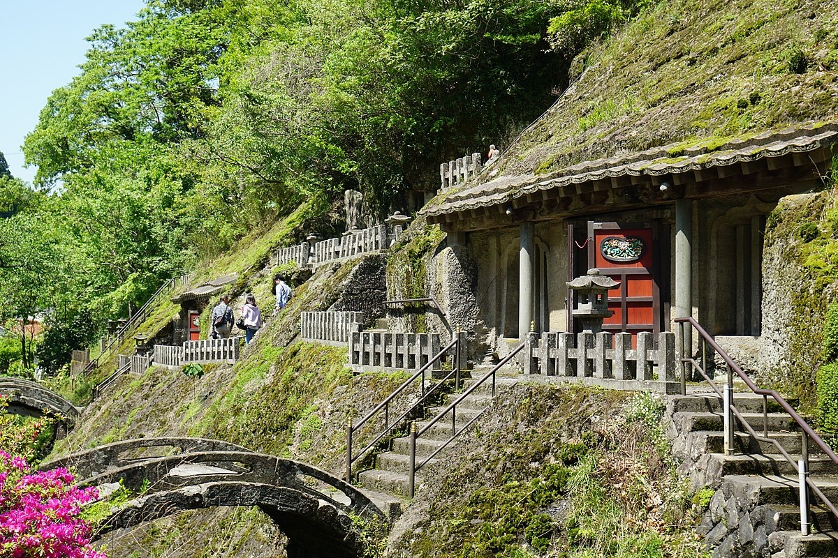 Beautiful vending machine in rural Japan quenches visitors’ thirst ...