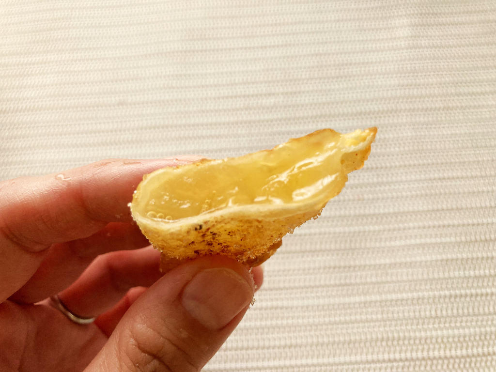 We made pan-fried and baked mini apple pies using gyoza dumpling ...