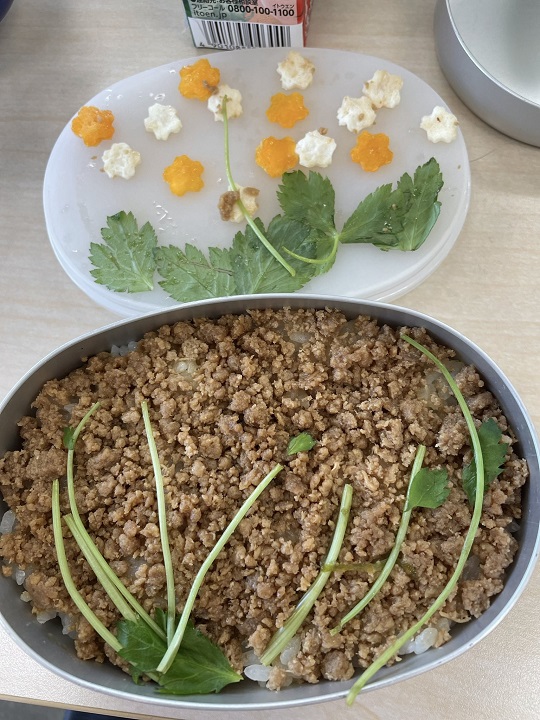Flower field bento is cute, quick, and easy…just be careful not to make ...