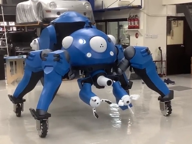Mecha cosplay team makes rideable full-scale Ghost in the Shell robot ...