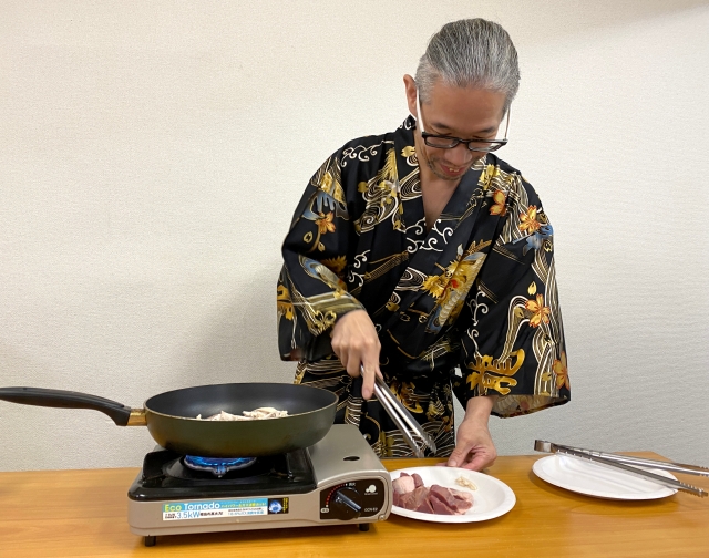 Mr. Sato seeks meaty, booze-soaked redemption at Lopia【Japan’s Best ...