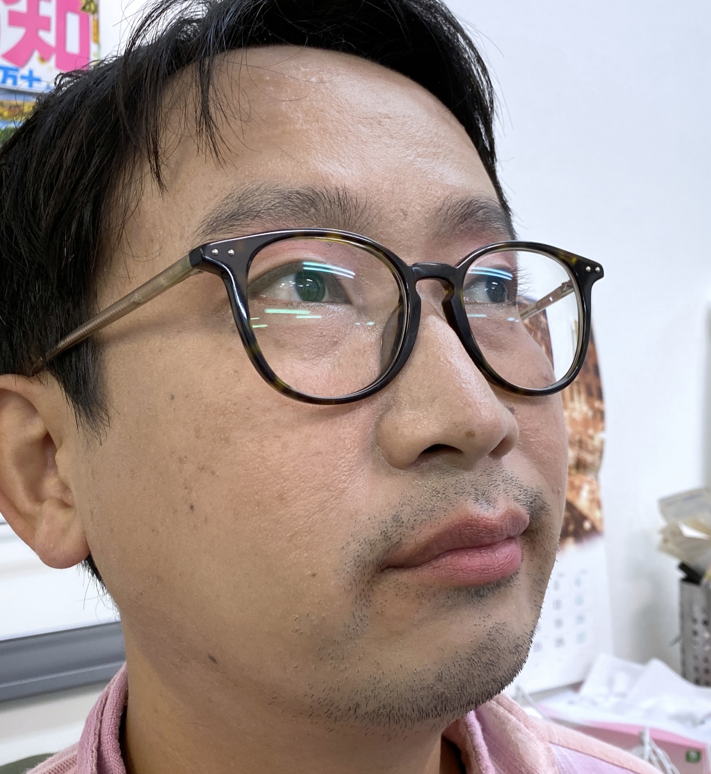 9 middle-aged Japanese men try putting on their own makeup | SoraNews24 ...