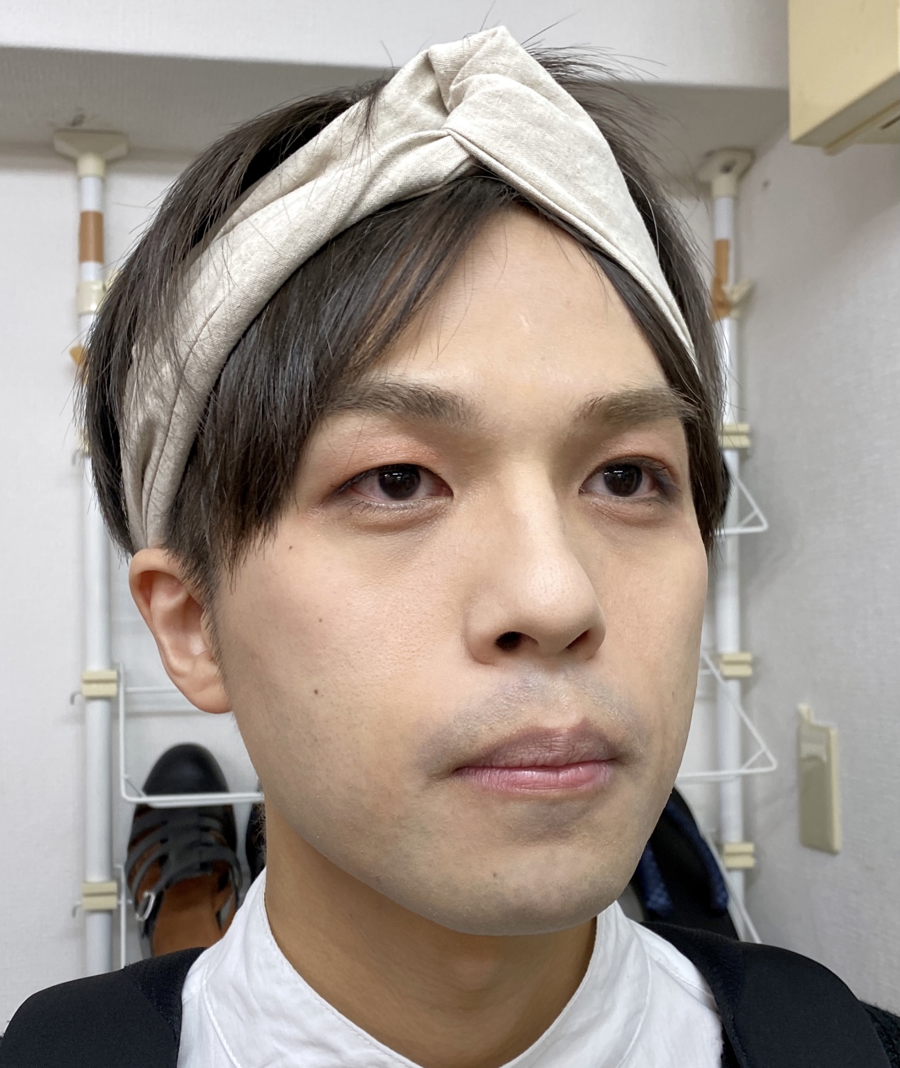 9 middle-aged Japanese men try putting on their own makeup | SoraNews24 ...