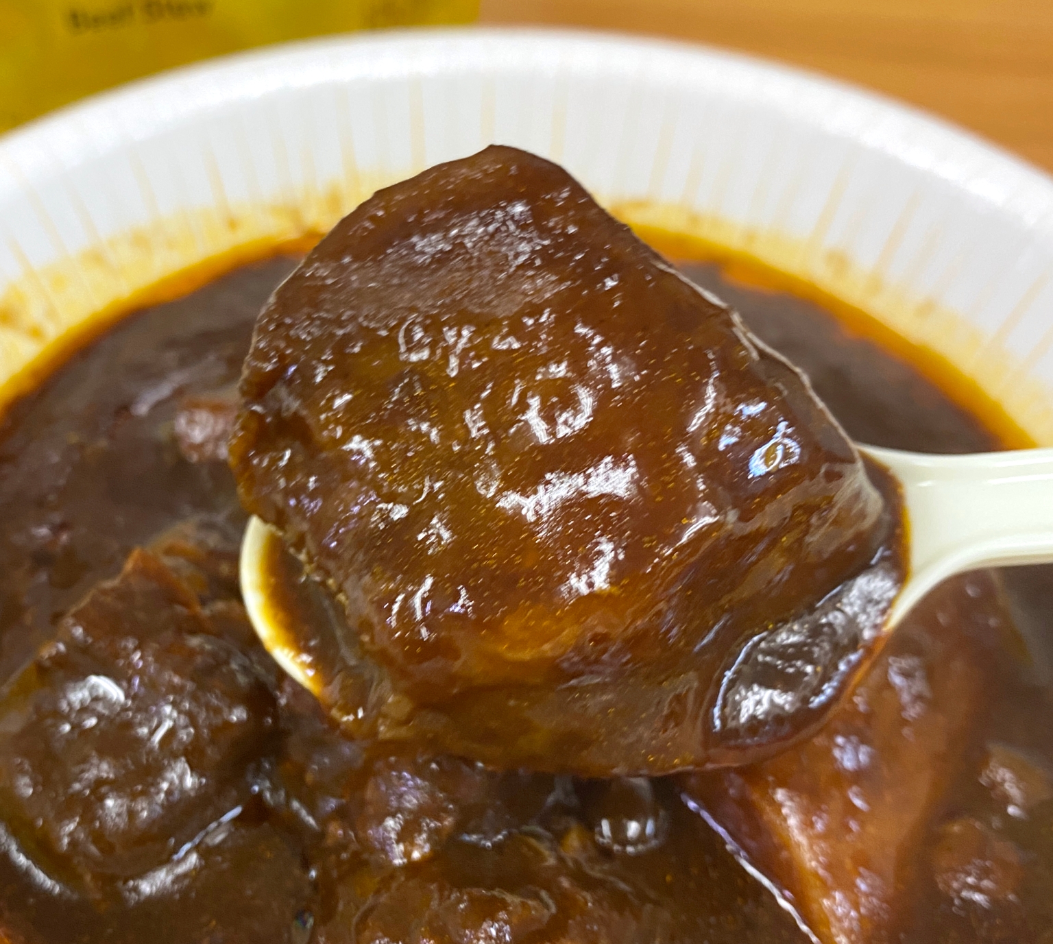 Which Japanese convenience store sells the best beef stew?【Taste test ...