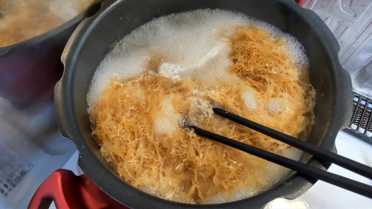Making a traditional Japanese dessert from “heaven grass”【Photos ...