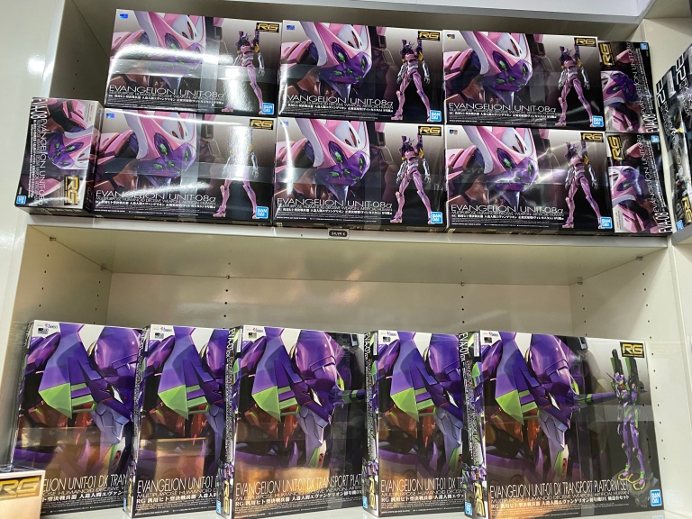 What are the most popular Gundam model kits in Paris? French Bandai ...