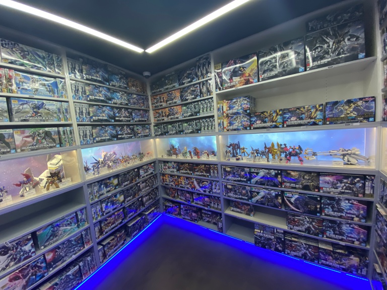What are the most popular Gundam model kits in Paris? French Bandai ...