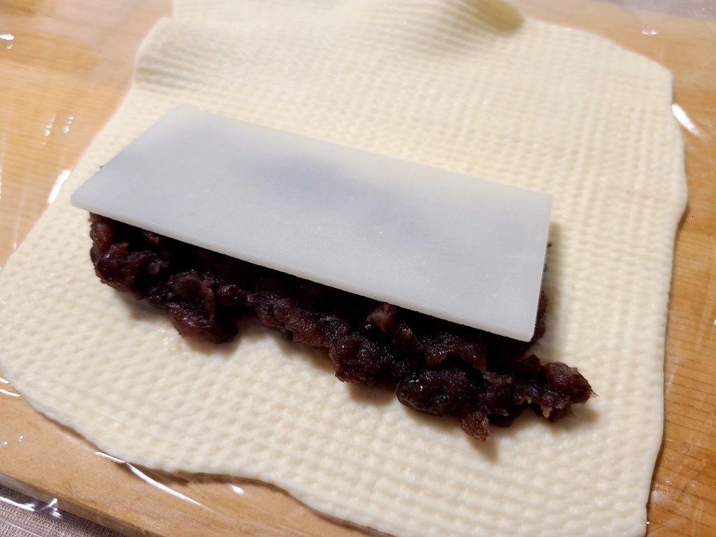 We try to duplicate McDonald’s Japan’s Tsukimi mochi pie with 3 simple ...