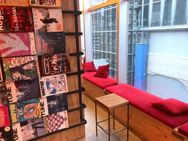 We book a night in a bookshelf at Book and Bed in Shinjuku | SoraNews24 ...