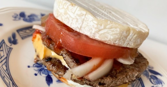 Japanese fast food chain serves up burgers with Camembert “buns ...