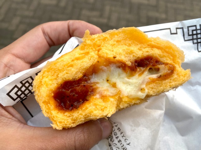 Which Japanese convenience store sells the best pizza bun?【Taste test ...