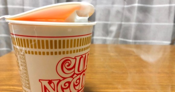 We try the new Cup Noodle Humidifier from Nissin | SoraNews24 -Japan News-