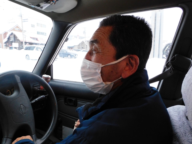 “Hey, Japanese taxi driver, take us to the best seafood joint in Otaru ...