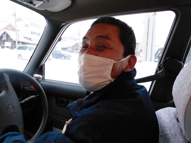 “Hey, Japanese taxi driver, take us to the best seafood joint in Otaru ...