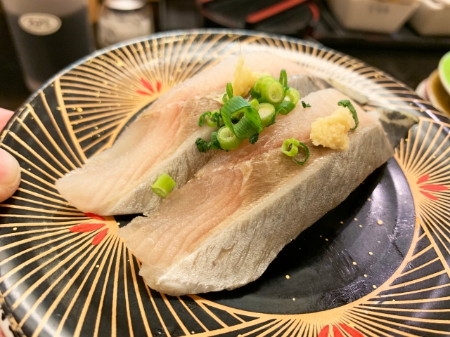 “Hey, Japanese taxi driver, take us to the best seafood joint in Otaru ...
