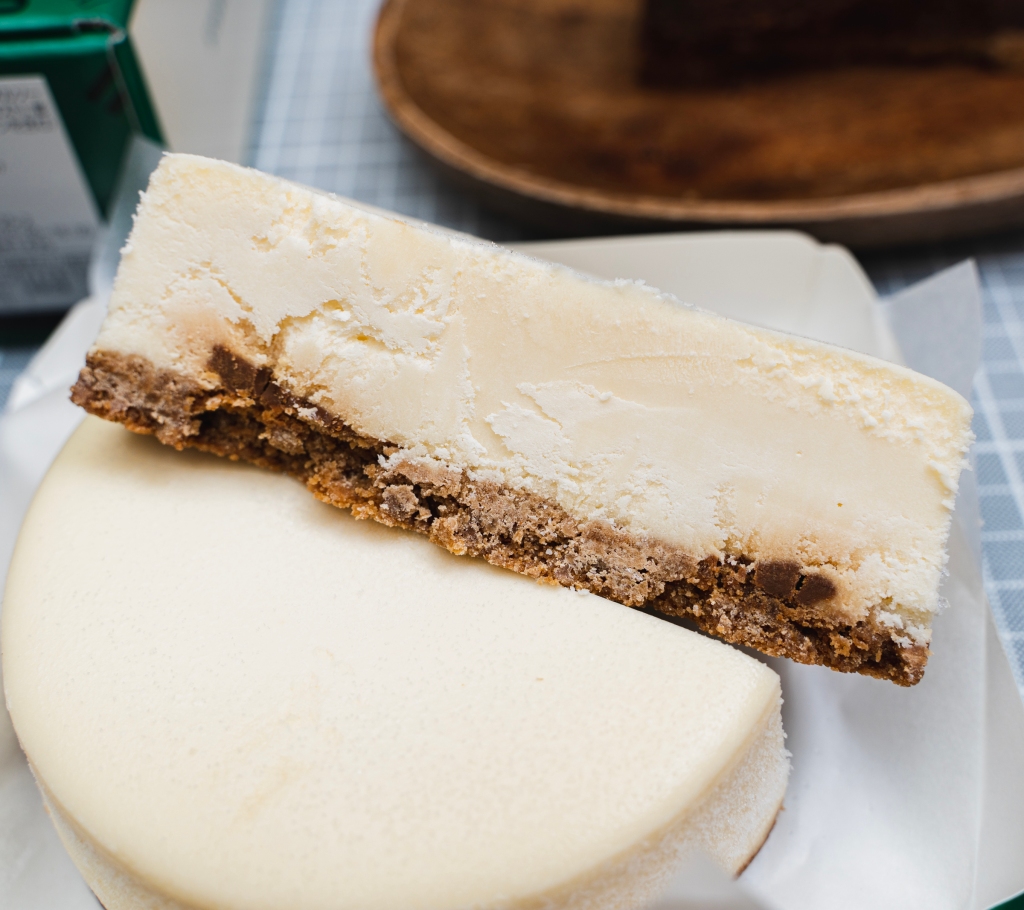 We sample both of the “secret” Starbucks cakes that you can only order ...