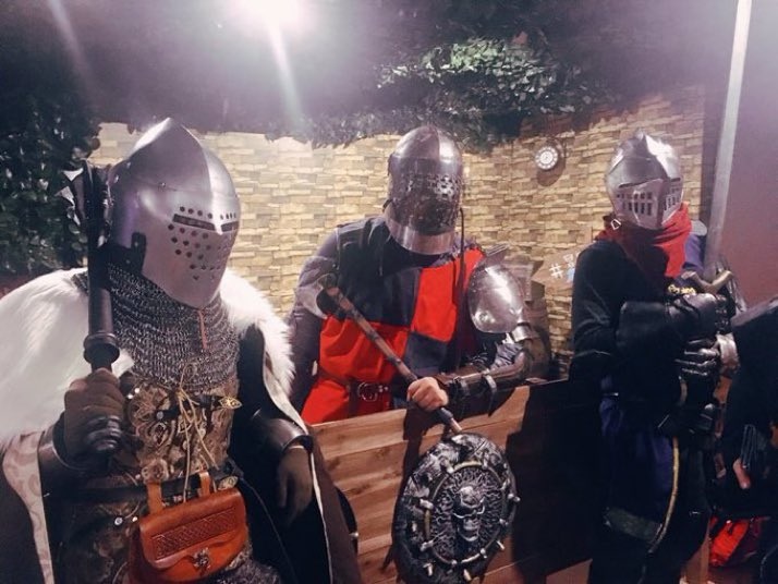 Japanese full armor cosplayers head to their local Adventurer’s Guild ...