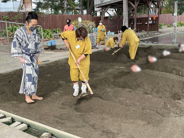 Soak in a sand bath in Beppu, Japan’s famous onsen region | SoraNews24 ...