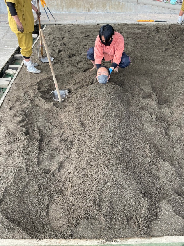 Soak in a sand bath in Beppu, Japan’s famous onsen region | SoraNews24 ...