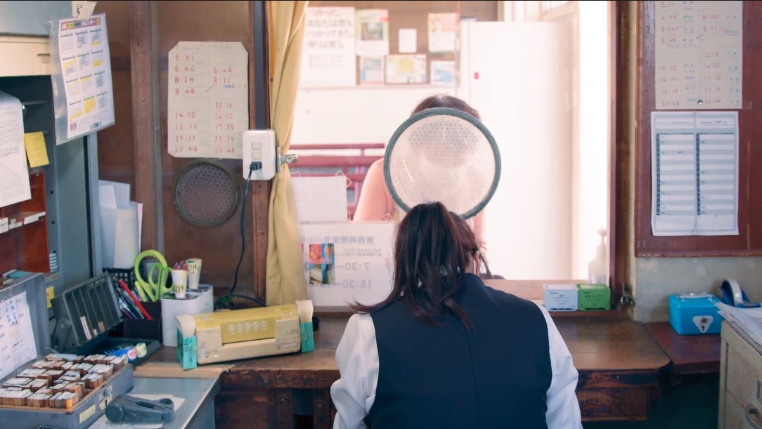 The Japanese train station where staff bow to departing passengers ...