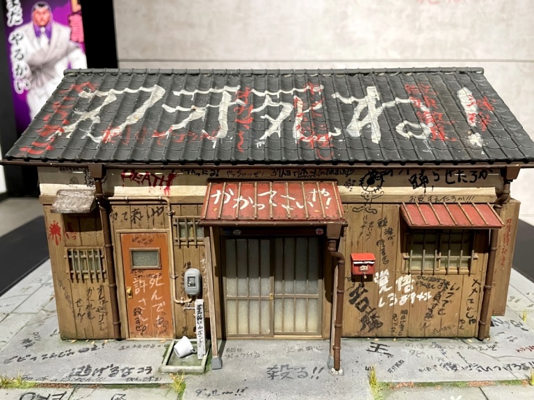 Freakishly muscular life-size statues of Grappler Baki anime/manga cast ...