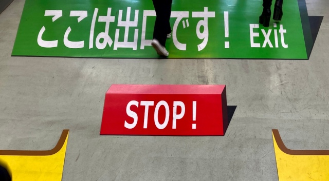 New ‘floating’ 3-D signs at this Japanese train station make you feel ...