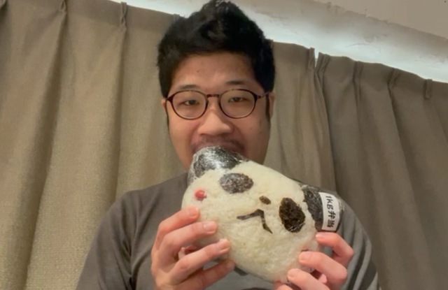 What’s it like to eat an enormous panda onigiri rice ball that weighs ...