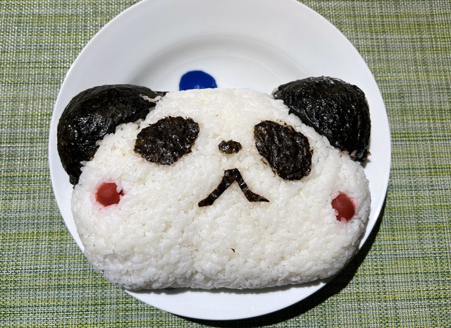 What’s it like to eat an enormous panda onigiri rice ball that weighs ...
