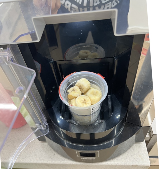 7-Eleven now has make-it-yourself smoothies in Japan, and they’re ...