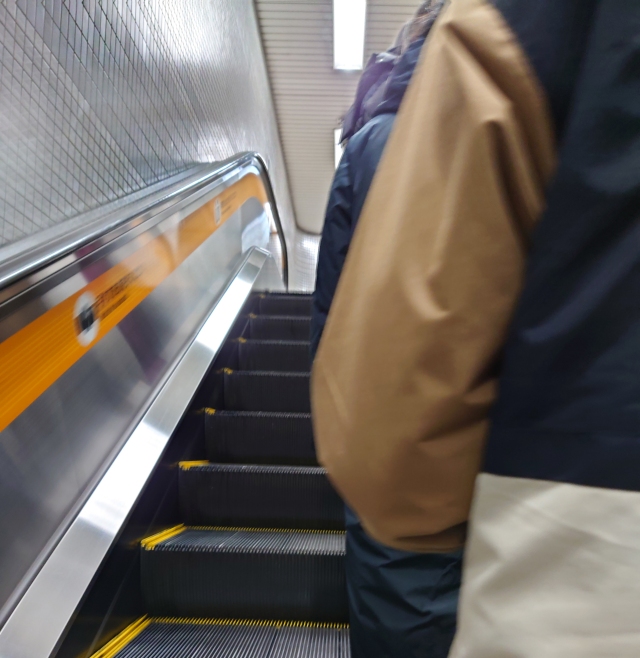 Do people in Kyoto really stand to the right on escalators ...