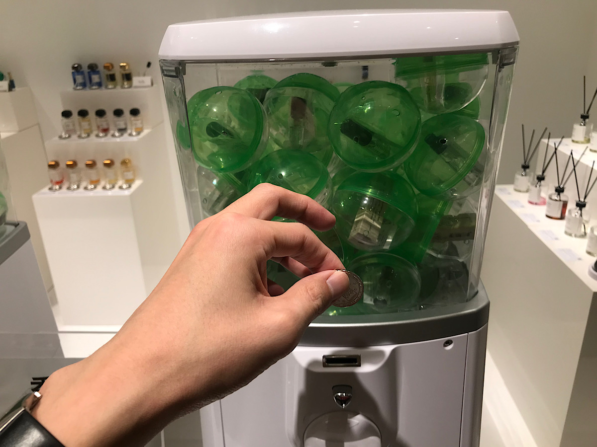 Gacha capsule machines now dispense perfumes in Japan | SoraNews24 ...
