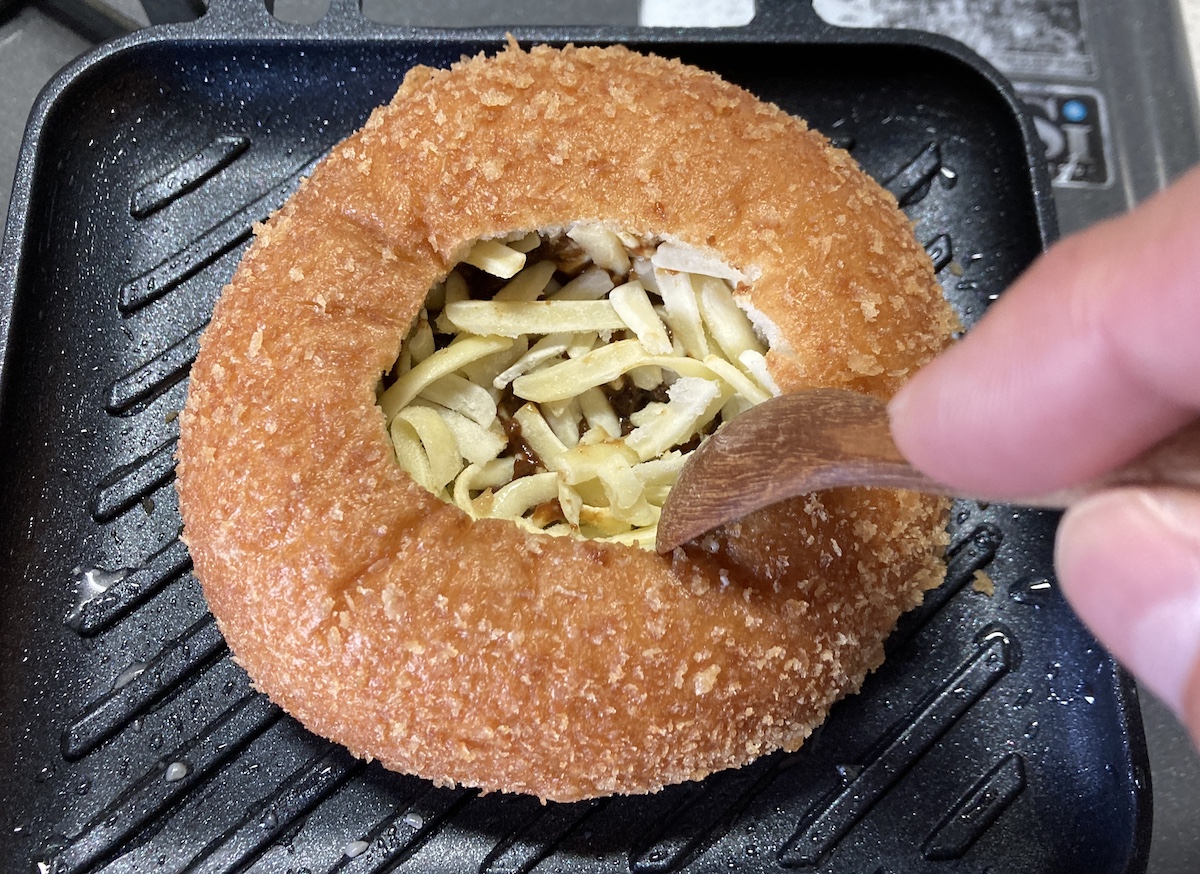 Level up a convenience store curry pan to a depachika gourmet meal ...