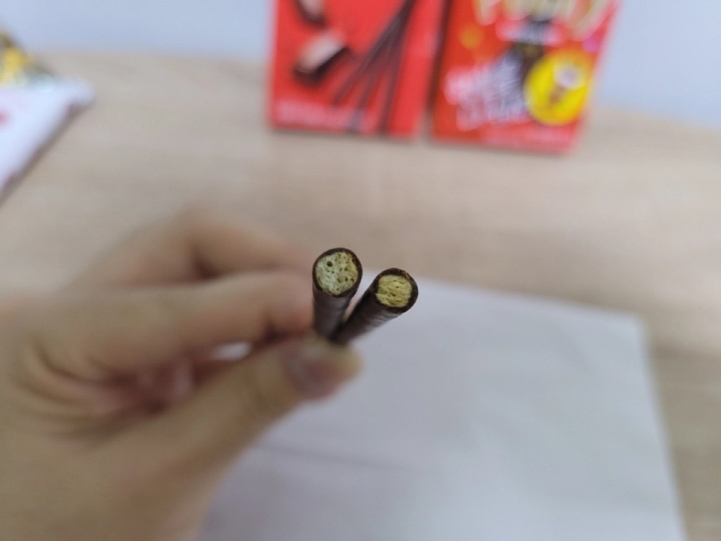 Taste testing popular Korean and Japanese snacks that look similar ...