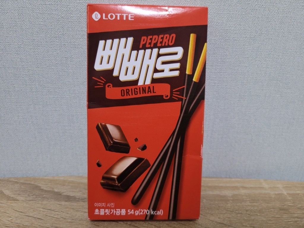 Taste testing popular Korean and Japanese snacks that look similar ...